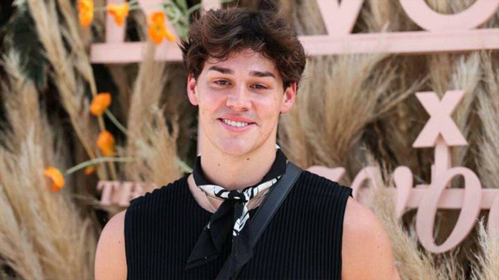 Is Noah Beck Gay Sexuality Fact Check Nayag Today