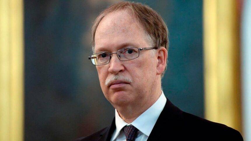 Ian Shugart Obituary and Death, Canadian Senator Died of Cancer, Know ...