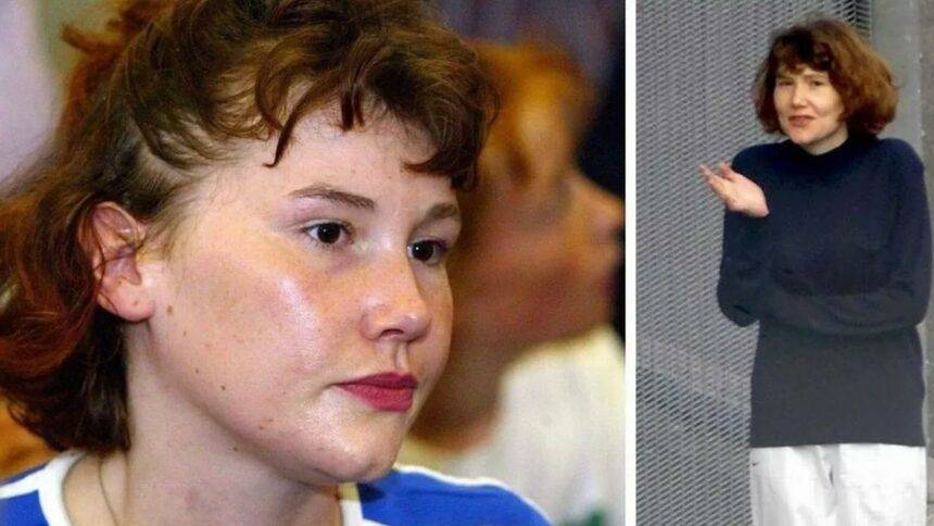 Maxine Carr Holding Card: Maxine Carr Photo With Card, Check Maxine ...