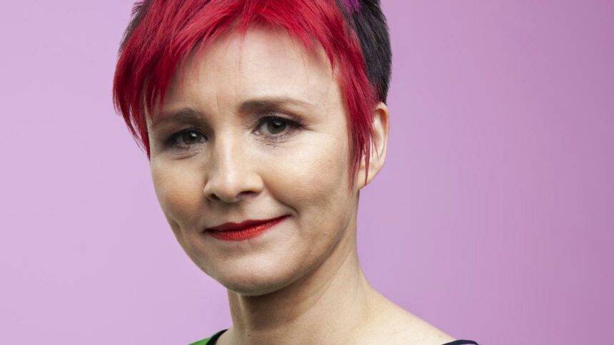 Who was Cal Wilson? Know NZ TV Host Real Name, Age and Archibald Prize ...