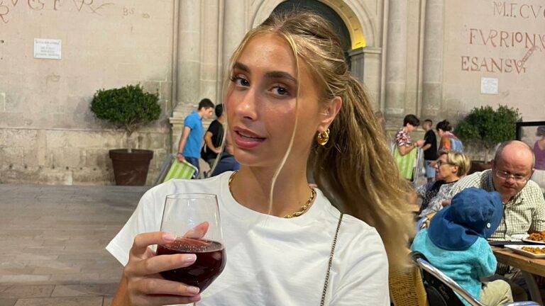 Lily Phillips Tesla Video Leak, Lilly Daisy Phillips and Luke Cooper ...