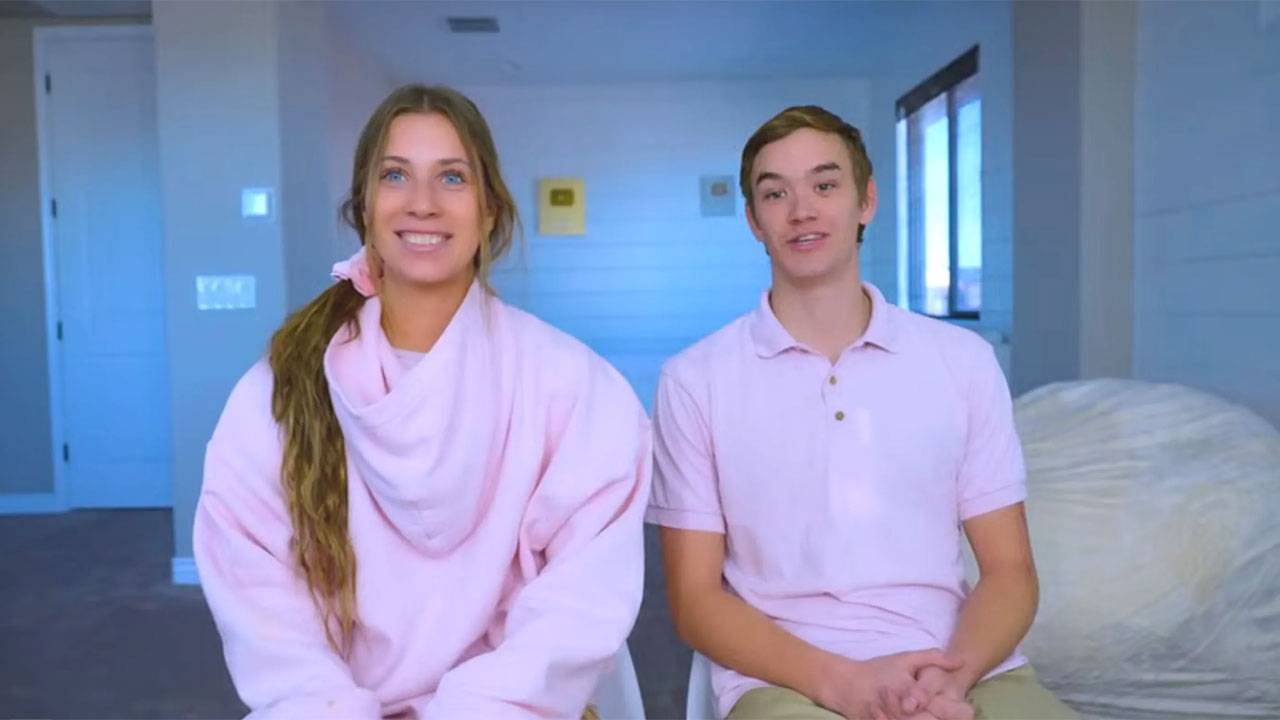 Did the Pink Shirt Couple Break Up 2025? Let's Find Out Why Did Pink ...