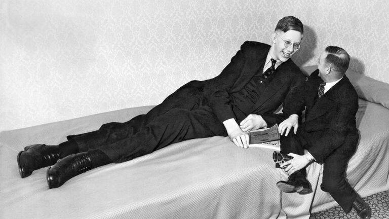 Robert Wadlow Death: How Did Robert Wadlow Die? Know Robert Wadlow's ...